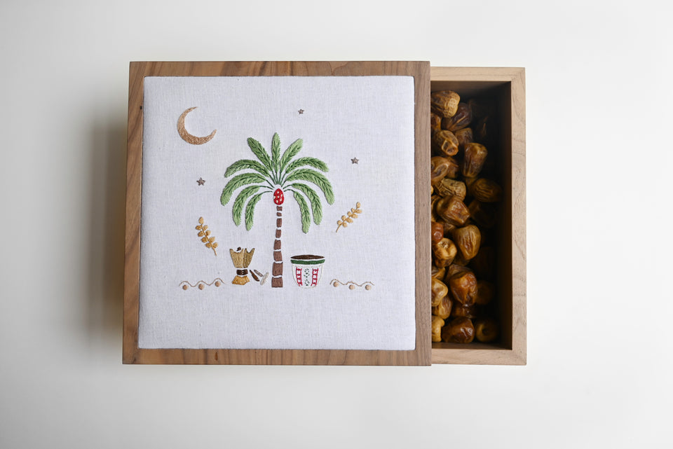 57 - Saudi Dates Tree Box